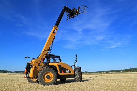 Telehandler vs Forklift What's The Difference?